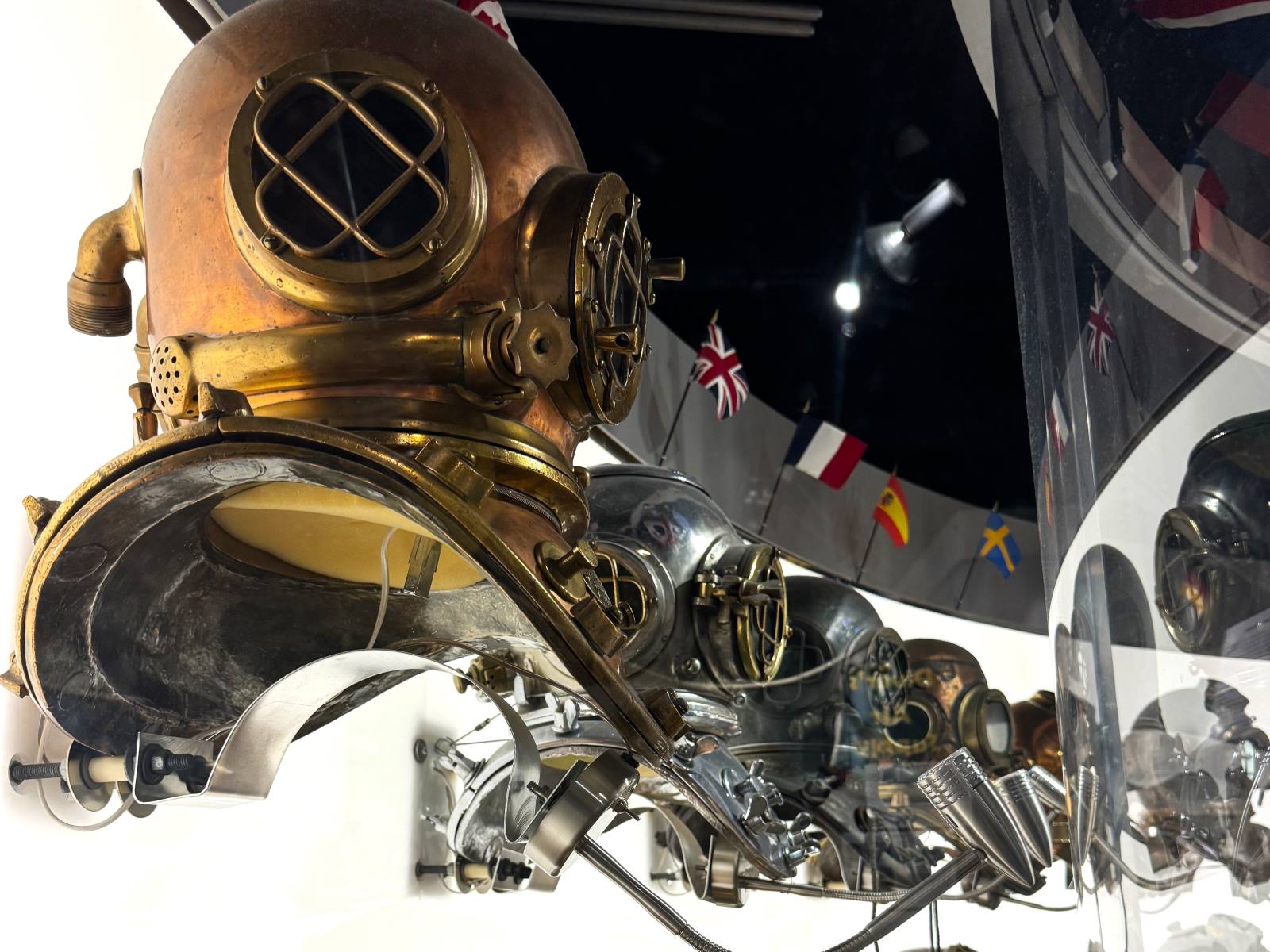 10 Incredible Things to See at the History of Diving Museum - The ...